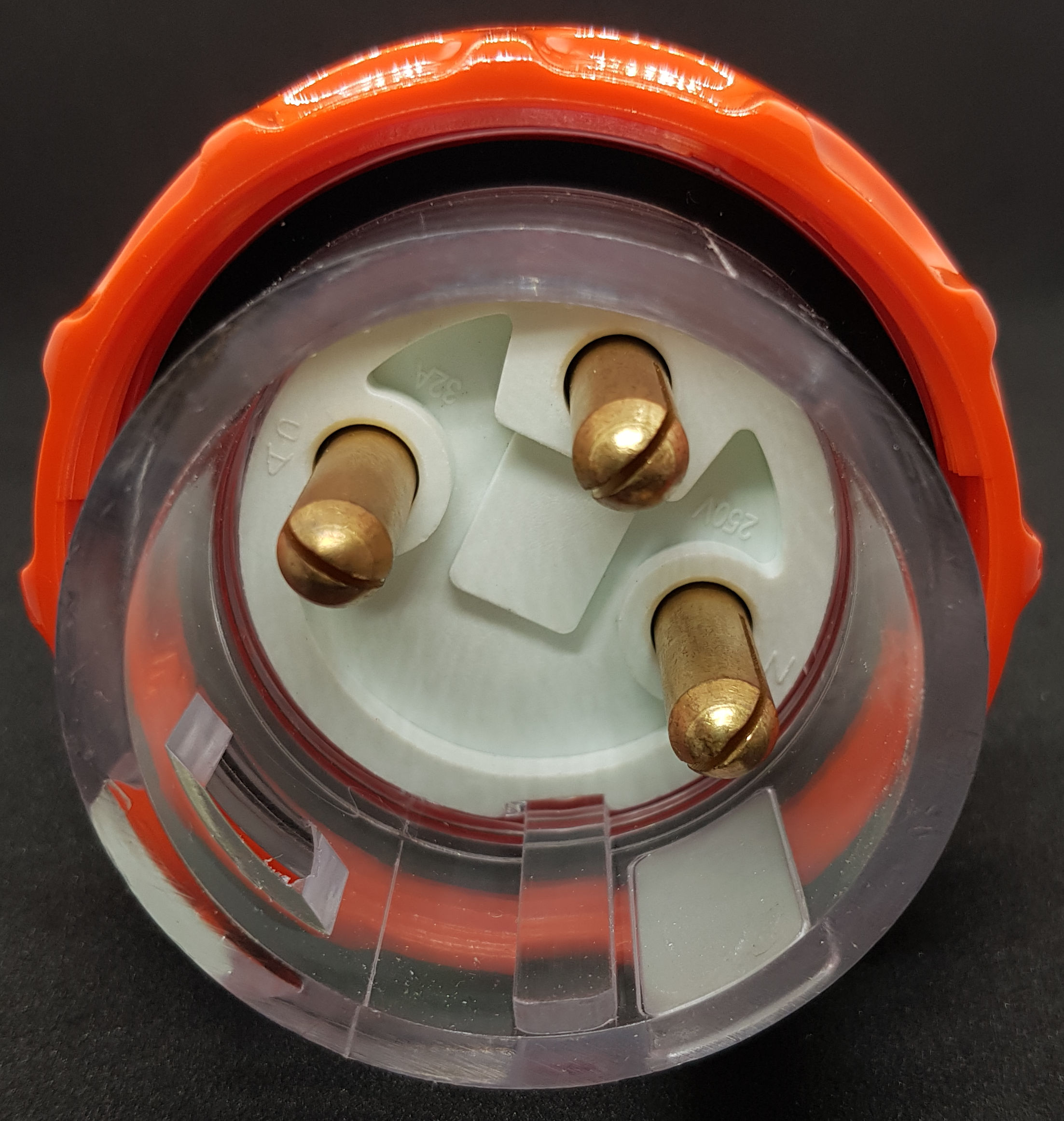 3 Pin 32 A Australian Standard IP56 Industrial Plug (Round Pins)